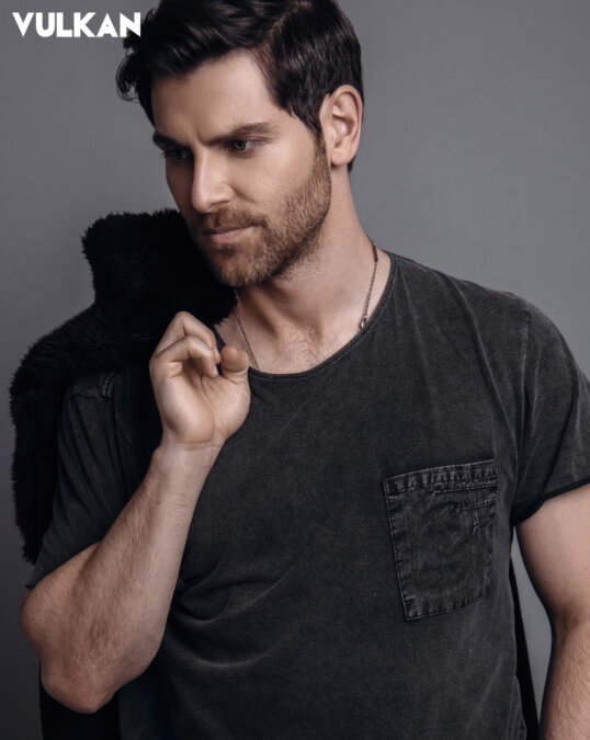 David Giuntoli | Vulkan Magazine