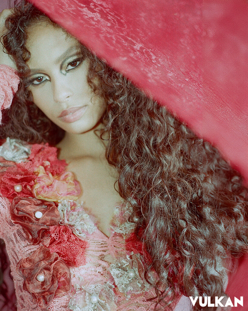 Jasmine Dampiér | Awakening Issue | Vulkan Magazine